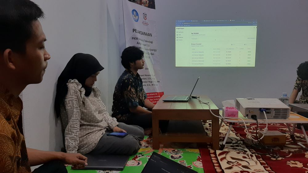 PKM Dosen Universitas Duta Bangsa: Inovasi Teknologi untuk UMKM Bertahan di Tengah Persaingan