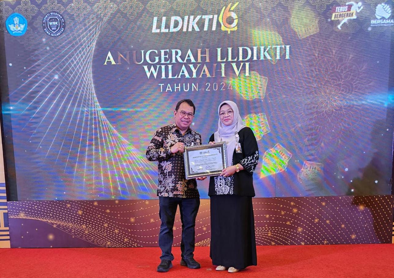 Rektor ITS PKU Muhammadiyah Raih Penghargaan Academic Leader 2024