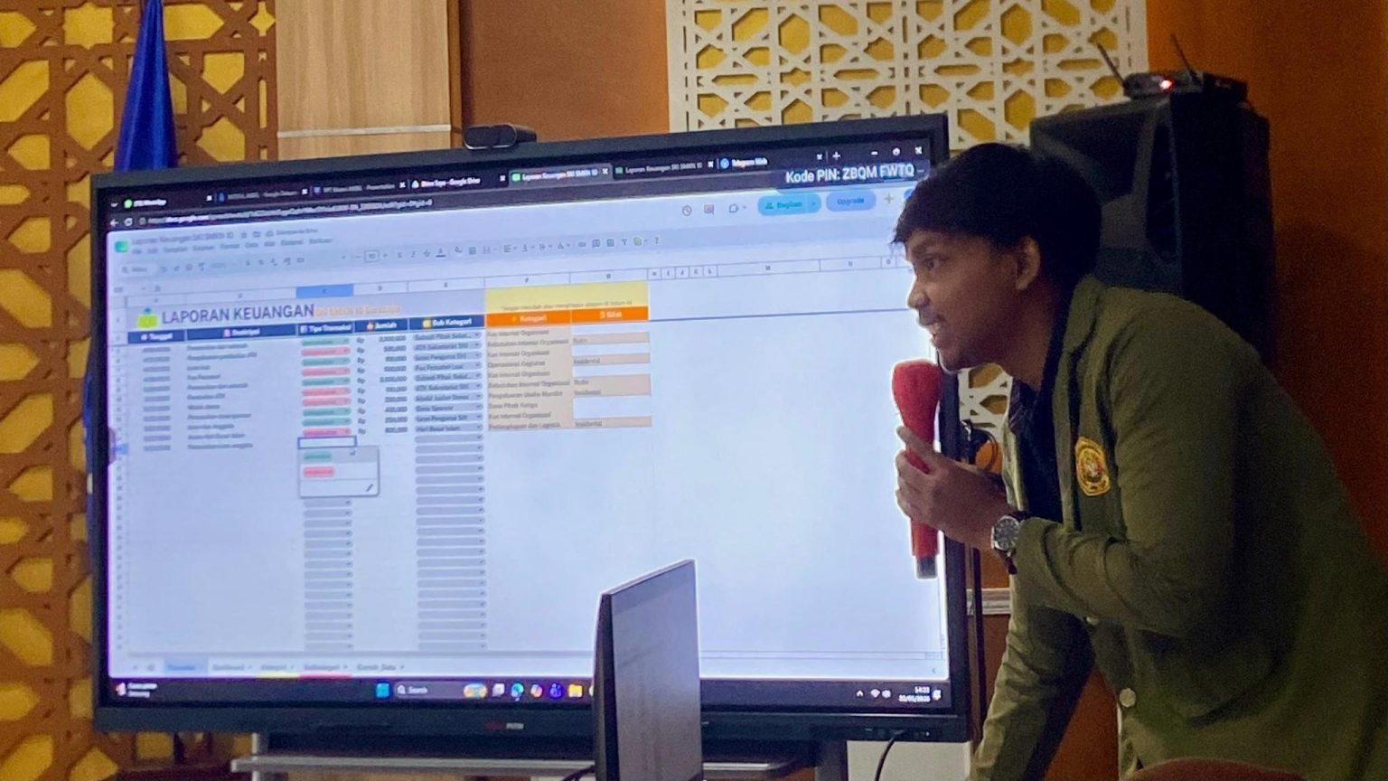 Mahasiswa Akuntansi UPNVJT: Digitalisasi Laporan Keuangan SKI SMKN 10 ...