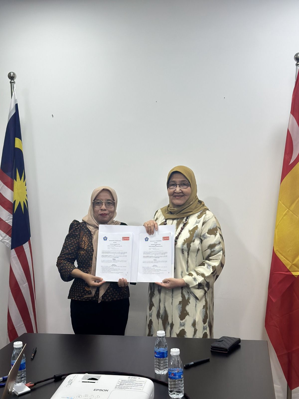 Menuju Kampus Berkelas Dunia, FKIP Unisri Resmikan Kerja Sama Strategis ...